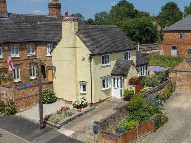 2 bedroom detached house for sale