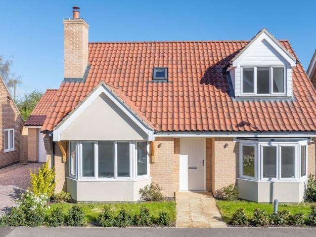 2 bedroom detached house for sale