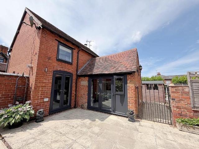 2 bedroom detached house for sale