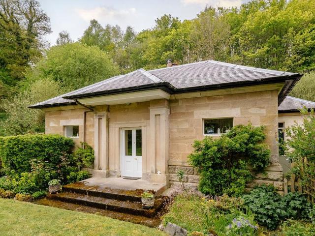2 bedroom detached house for sale