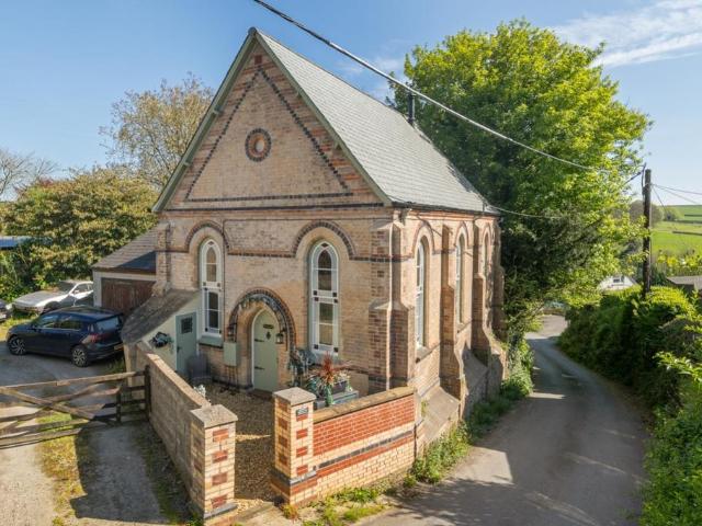 2 bedroom detached house for sale