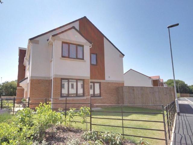 2 bedroom detached house for sale
