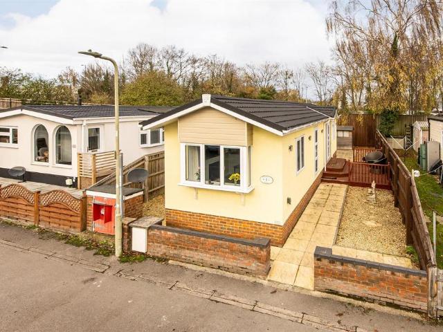 2 bedroom detached house for sale