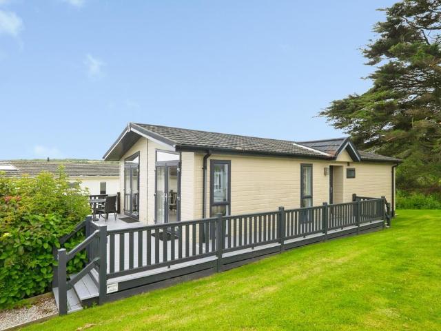 2 bedroom detached house for sale