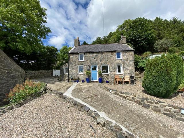 2 bedroom detached house for sale