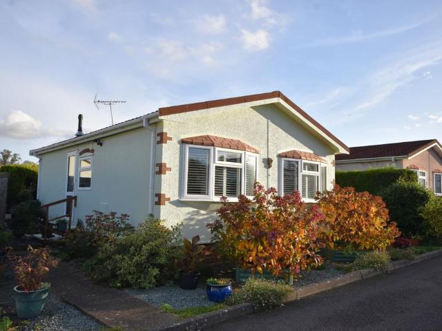 2 bedroom detached house for sale