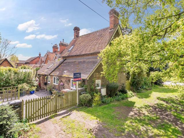 2 bedroom detached house for sale