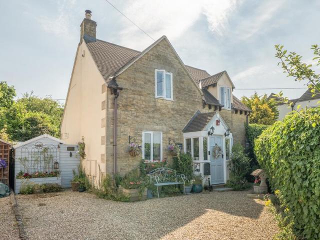 2 bedroom detached house for sale