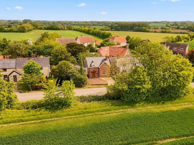 2 bedroom detached house for sale