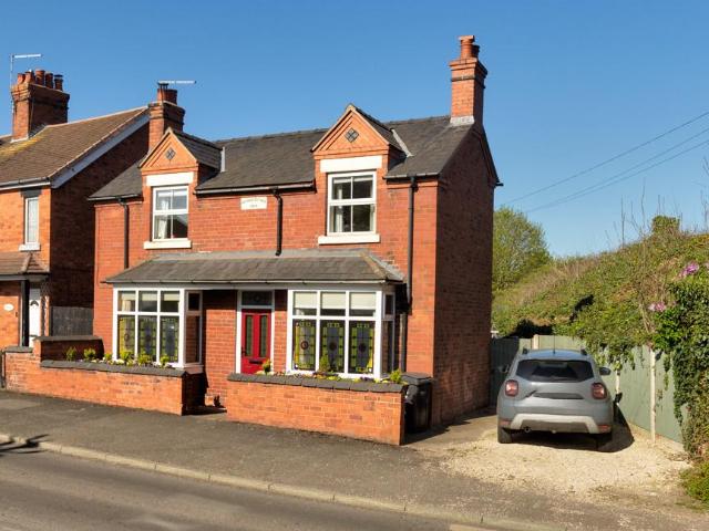 2 bedroom detached house for sale