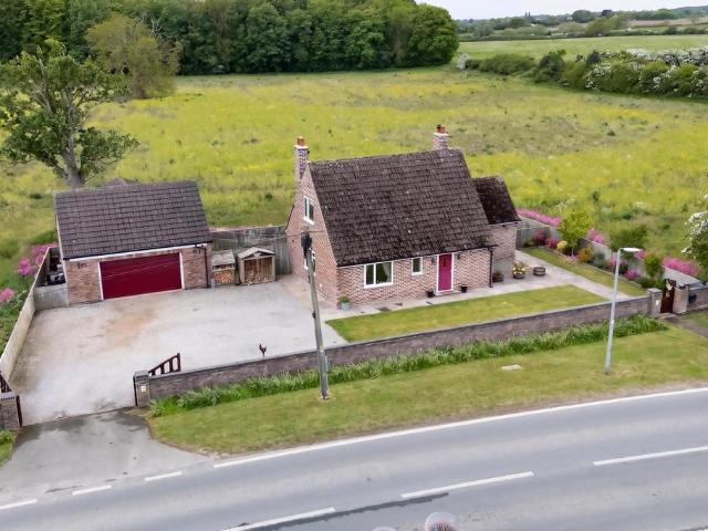 2 bedroom detached house for sale