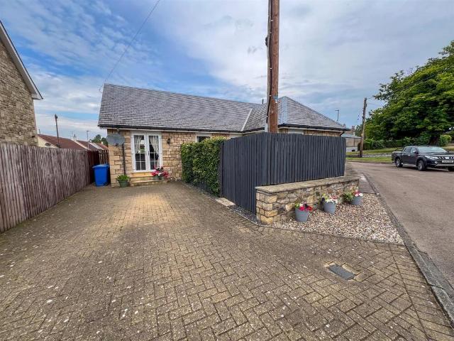 2 bedroom detached house for sale
