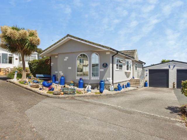 2 bedroom detached house for sale