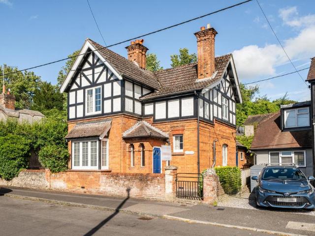 2 bedroom detached house for sale