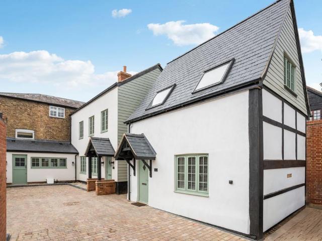 2 bedroom detached house for sale