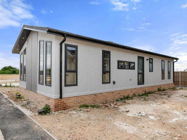2 bedroom detached house for sale