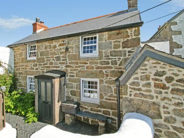 2 bedroom detached house for sale