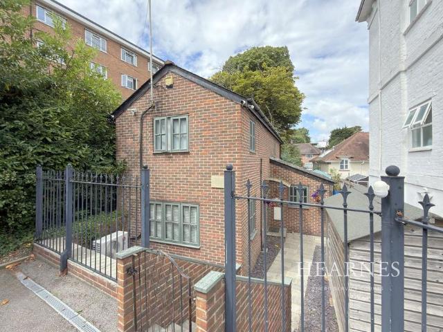 2 bedroom detached house for sale