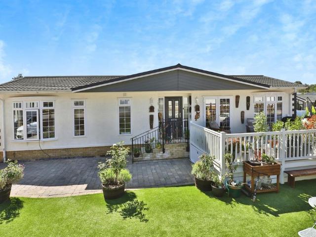 2 bedroom detached house for sale