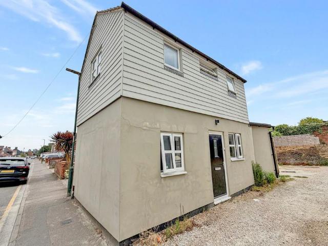 2 bedroom detached house for sale