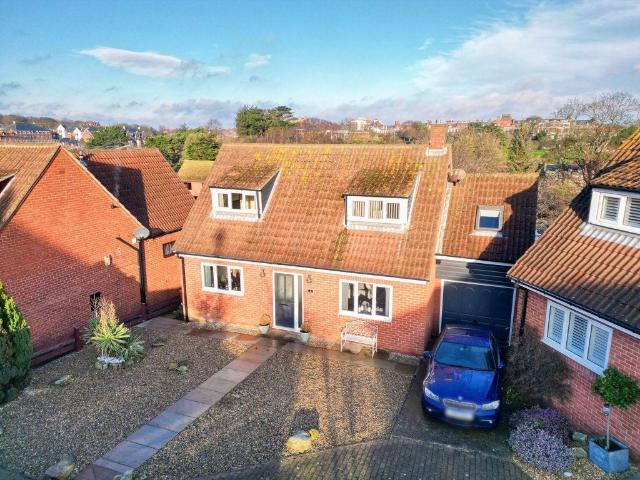 2 bedroom detached house for sale