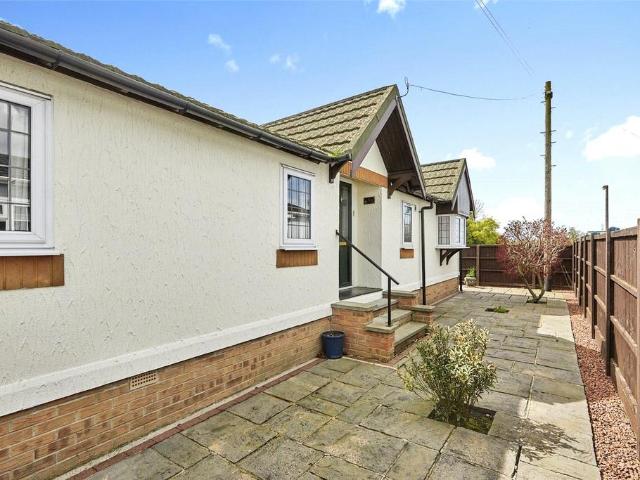 2 bedroom detached house for sale