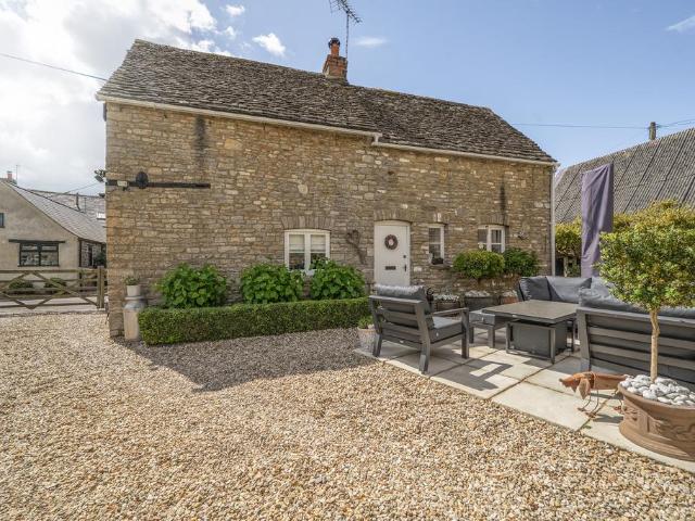 2 bedroom detached house for sale