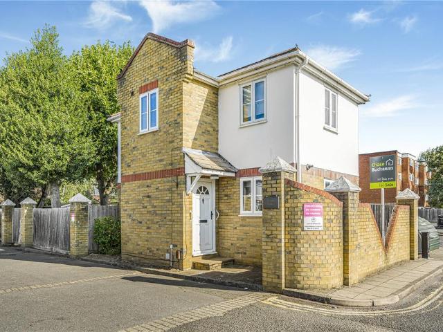 2 bedroom detached house for sale