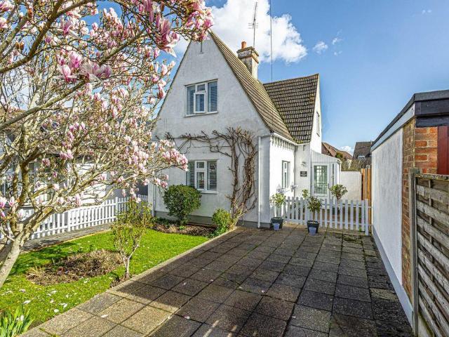 2 bedroom detached house for sale