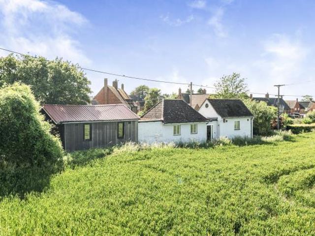 2 bedroom detached house for sale