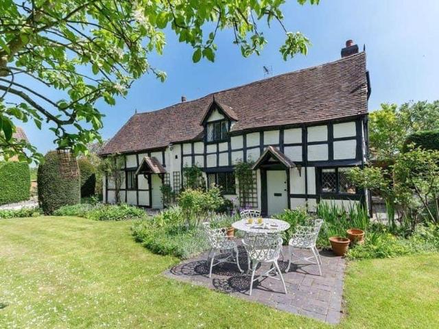 2 bedroom detached house for sale