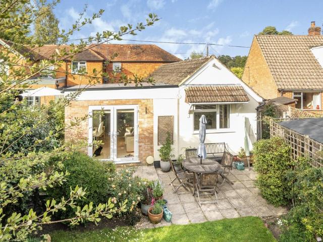 2 bedroom detached house for sale