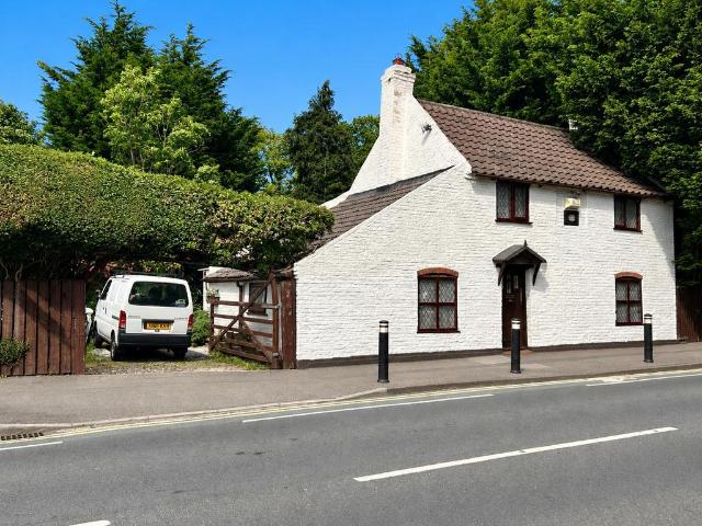 2 bedroom detached house for sale