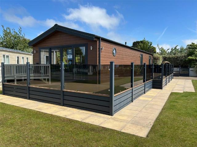 2 bedroom detached house for sale