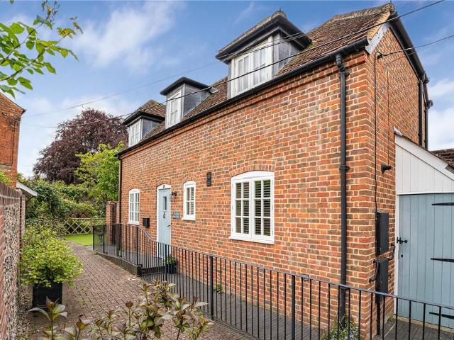 2 bedroom detached house for sale