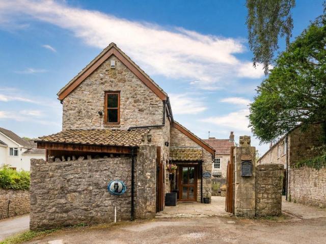 2 bedroom detached house for sale