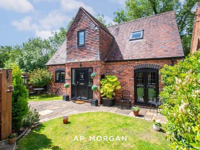 2 bedroom detached house for sale