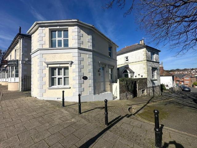 2 bedroom detached house for sale