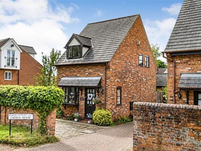 2 bedroom detached house for sale