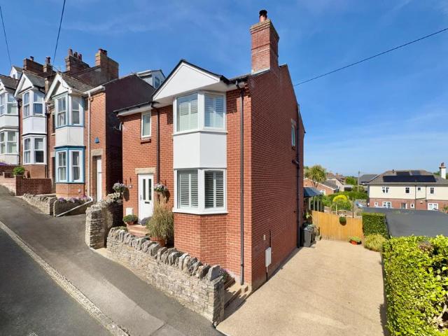 2 bedroom detached house for sale