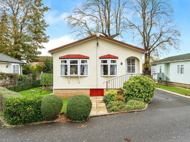 2 bedroom detached house for sale
