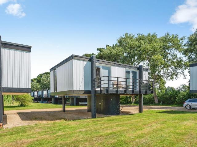 2 bedroom detached house for sale