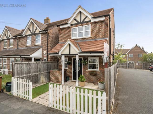 2 bedroom detached house for sale
