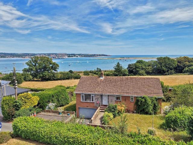 2 bedroom detached house for sale