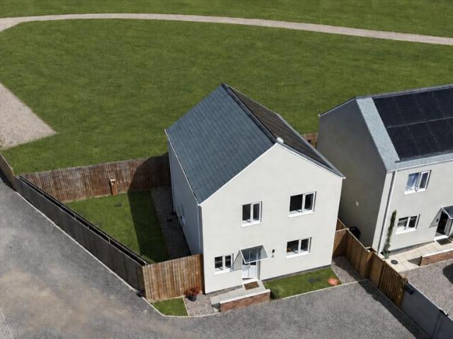 2 bedroom detached house for sale