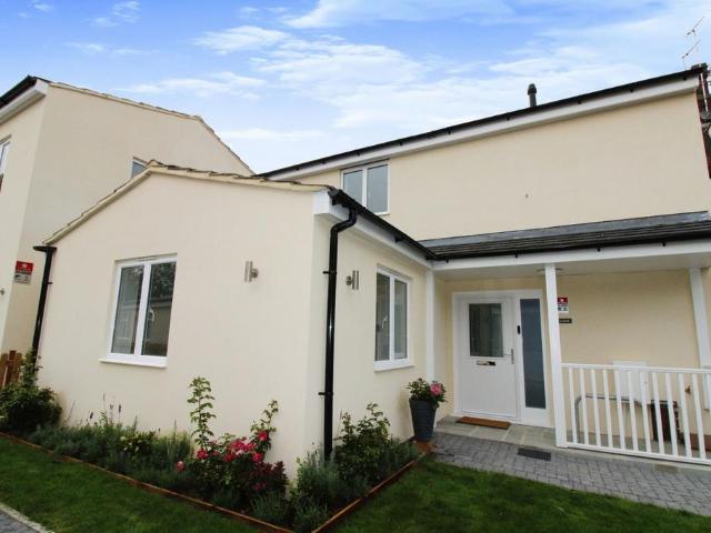 2 bedroom detached house for sale