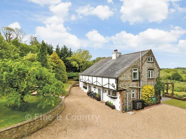 2 bedroom detached house for sale