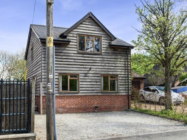 2 bedroom detached house for sale
