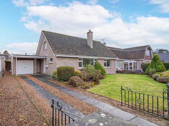 2 bedroom detached house for sale