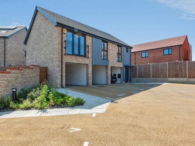 2 bedroom detached house for sale